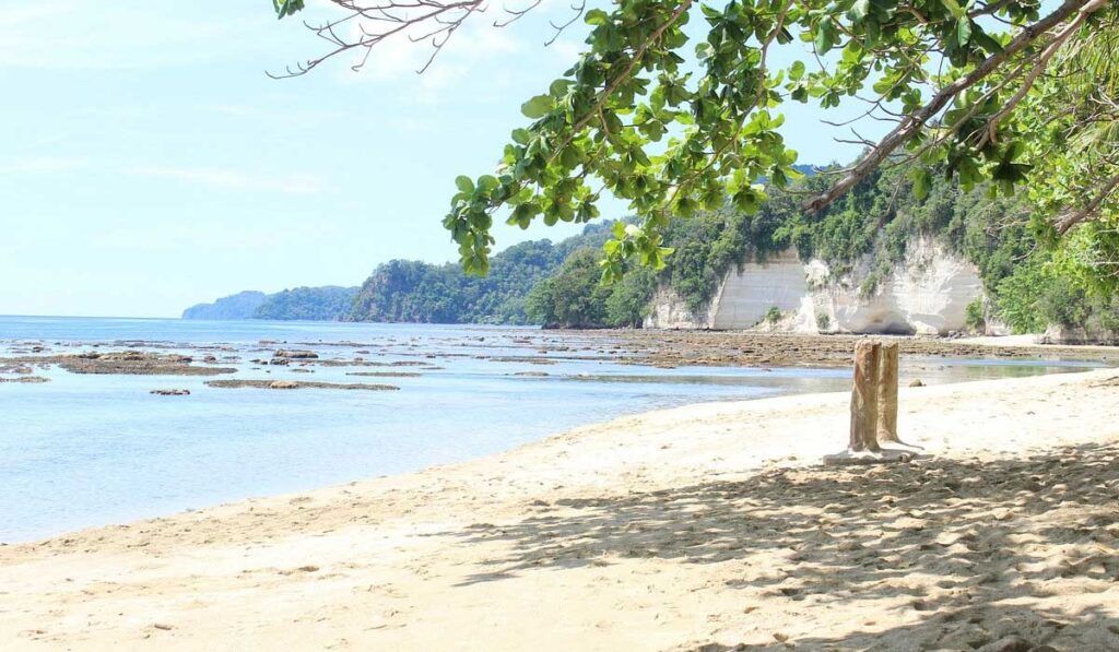 Pantai Pasir Putih Lembeh, Pesona Tersembunyi di Sulawesi Utara